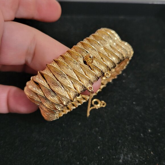 Boucher | Jewelry | Vintage Boucher Signed Gold Tone Reticulated With ...
